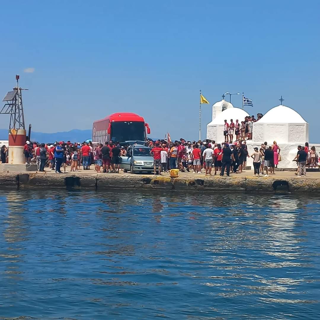 "Φρενίτιδα" στην Αίγινα με τις ευρωπαϊκές κούπες του Ολυμπιακού ...